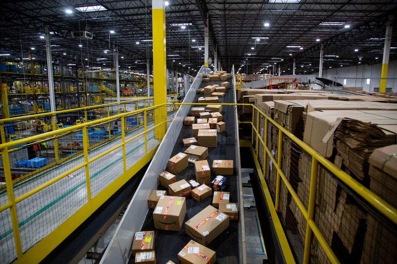 Amazon.com Inc says its carbon emissions fell for first time in 2022 ...