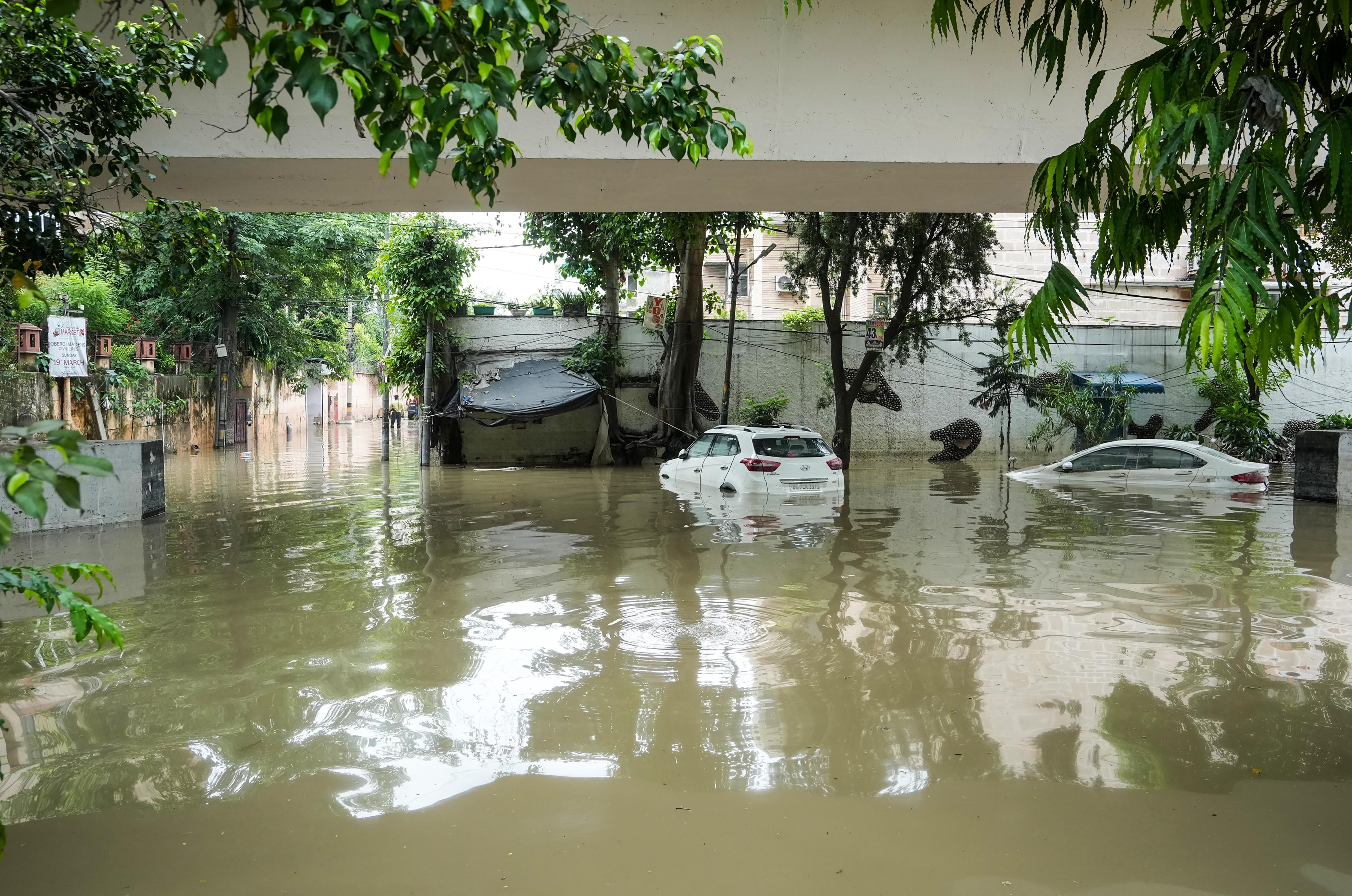 Yamuna water level crosses danger mark of 205.33 metres in Delhi again ...