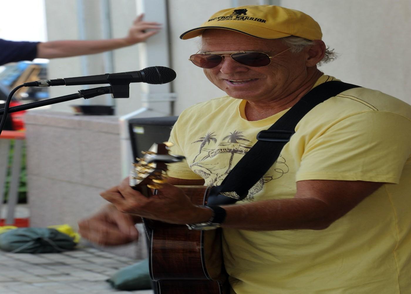 Singer-songwriter Jimmy Buffett of 'Margaritaville' fame dies aged 76 ...