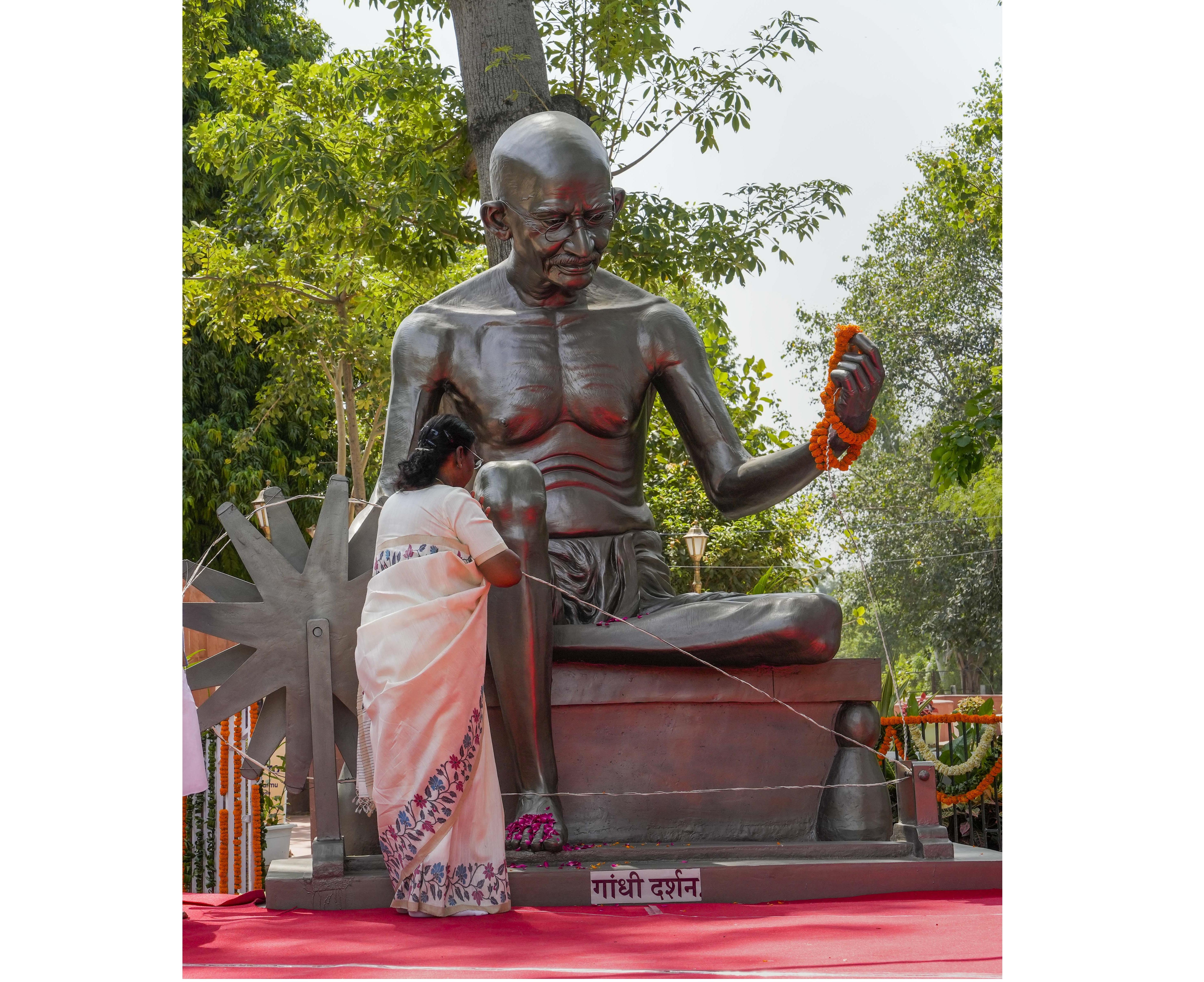 President Murmu unveils 12-foot statue of Mahatma Gandhi at Rajghat ...