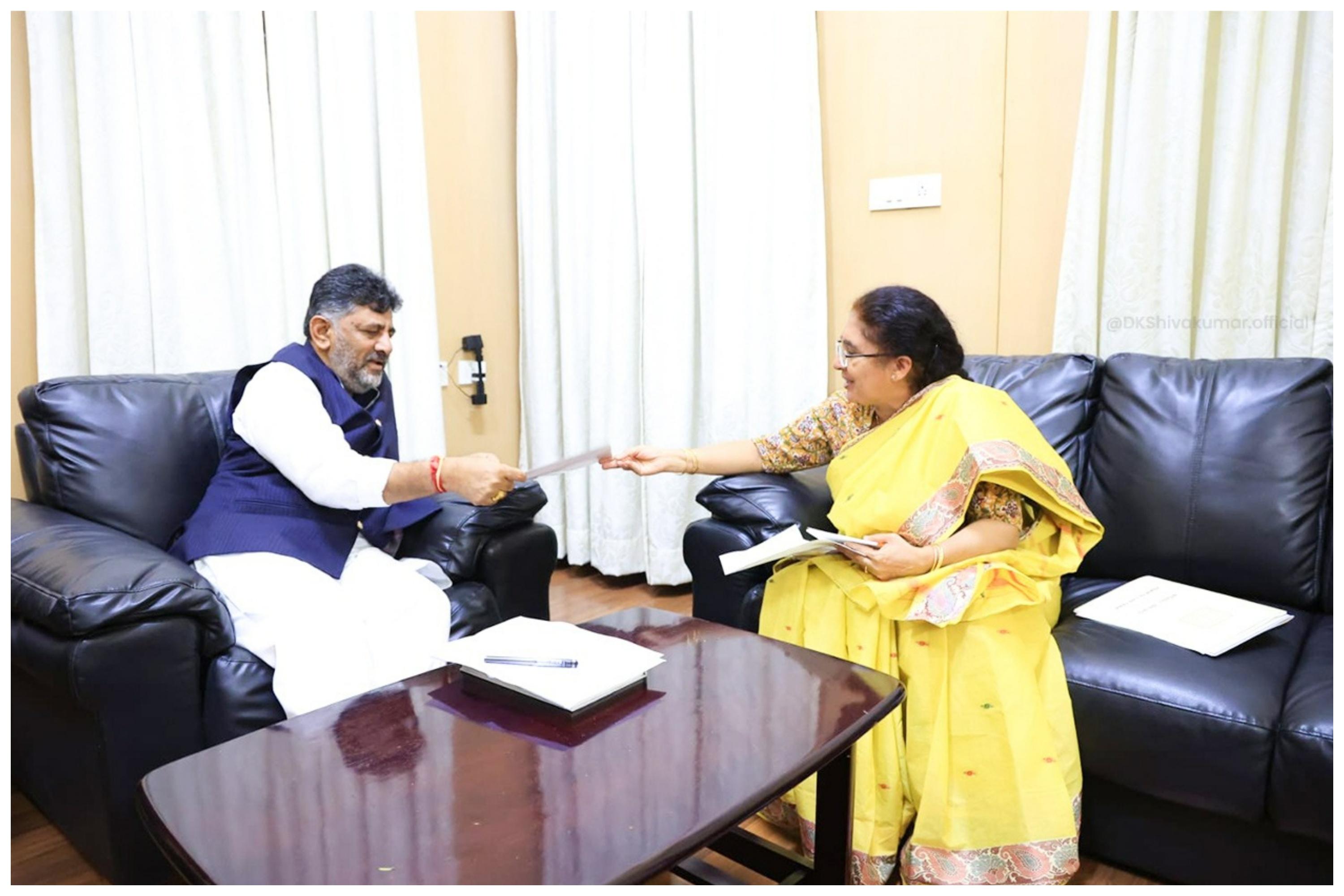 Top Karnataka BJP leader meets DK Shivakumar, discusses "political issues"