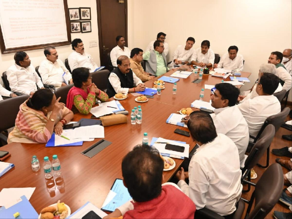 Madhya Pradesh polls: Congress meet underway at Kamal Nath's residence