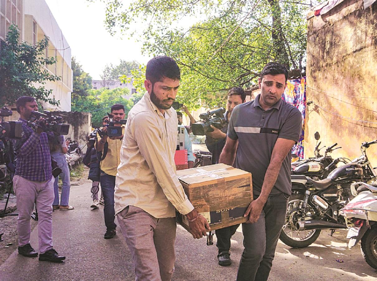 NewsClick | UAPA Case: NewsClick chief arrested and 46 quizzed; office ...