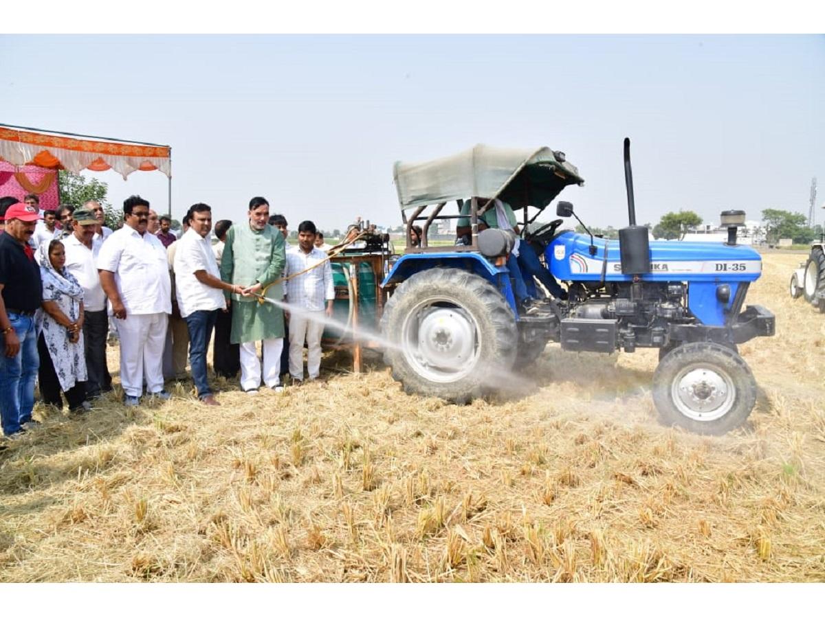 Stubble burning: Delhi govt launches drive to spray bio-decomposer ...