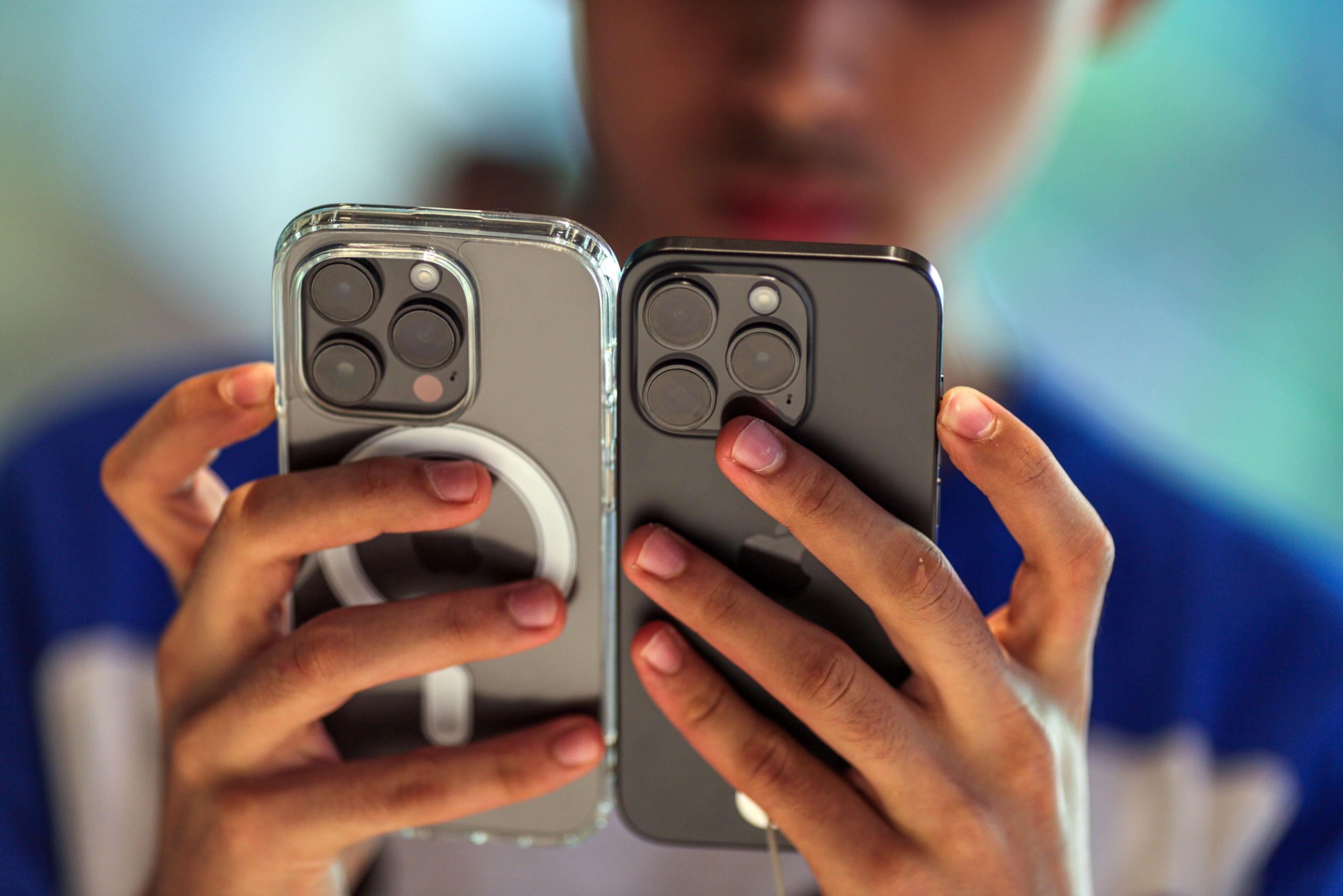 Apple brings RCS messaging to iPhones, does not give up on green bubble