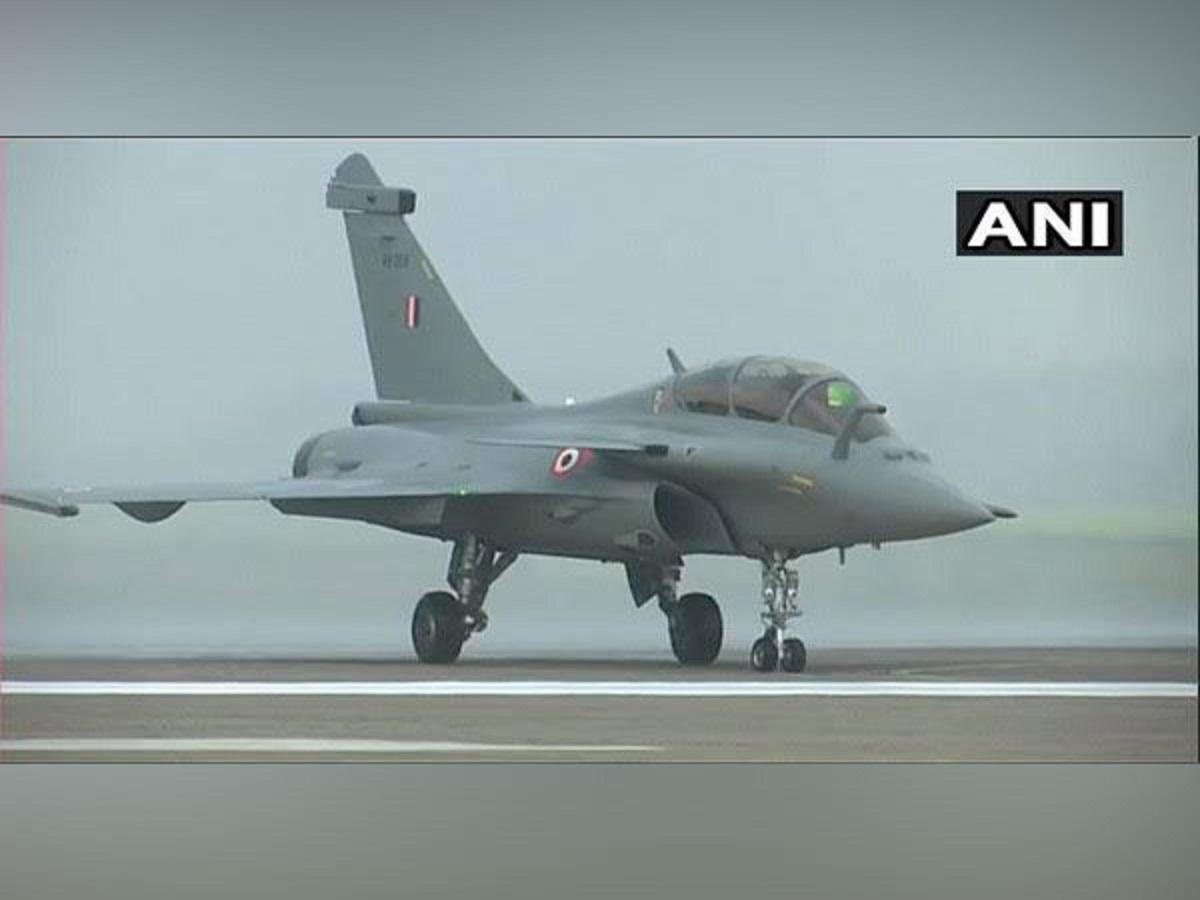 India gives LoR to France for buying 26 Rafale-M fighter jets for Navy ...
