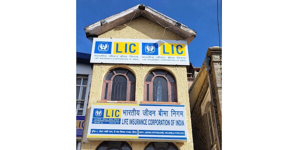 LIC reduces 1st-year agent payout to 28% after surrender value revision ...