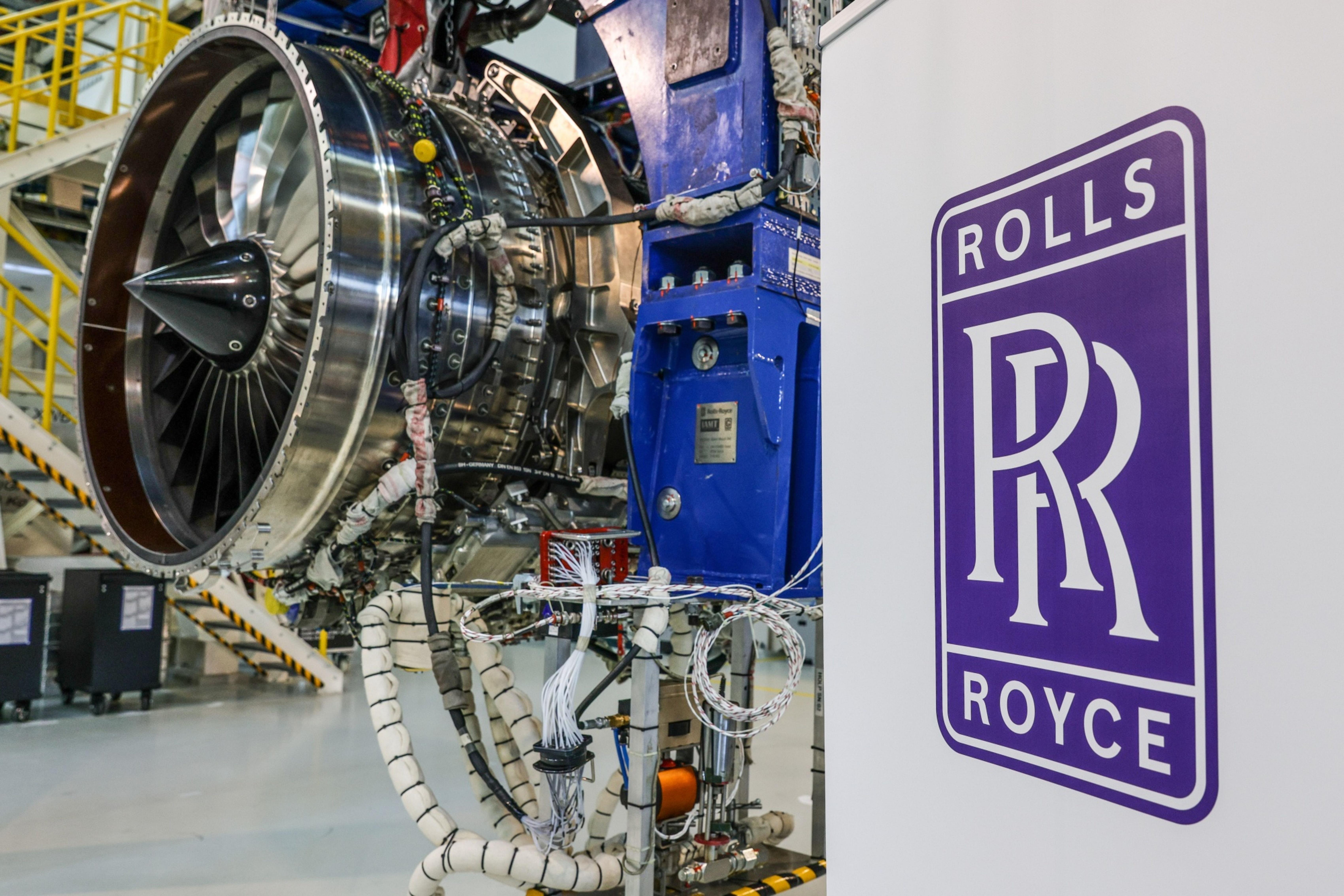 Rolls-Royce sours on electric-powered planes, says hydrogen needs time ...