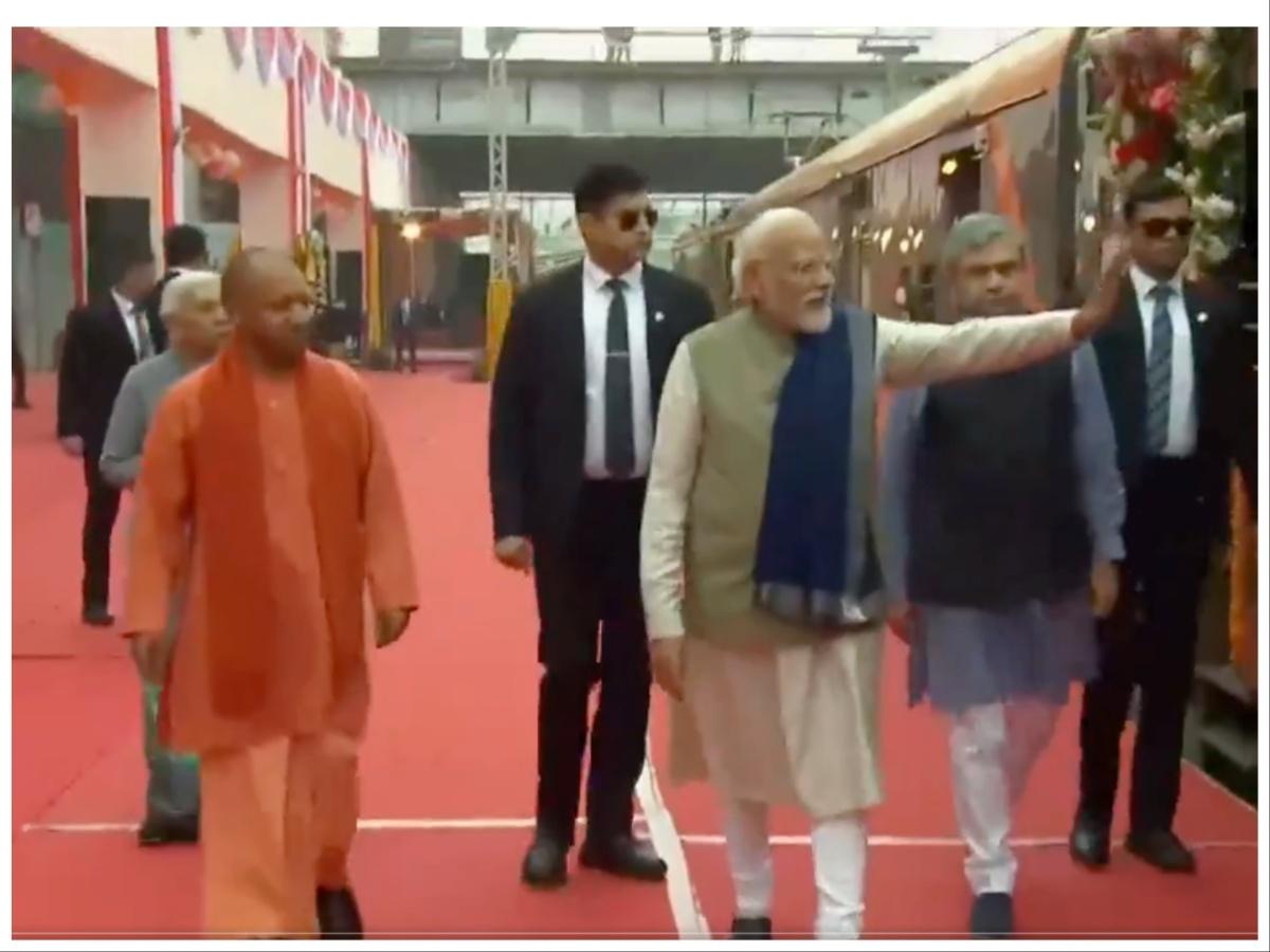 PM flags off Amrit Bharat, Vande Bharat trains from Ayodhya Dham Station | India News - Business ...