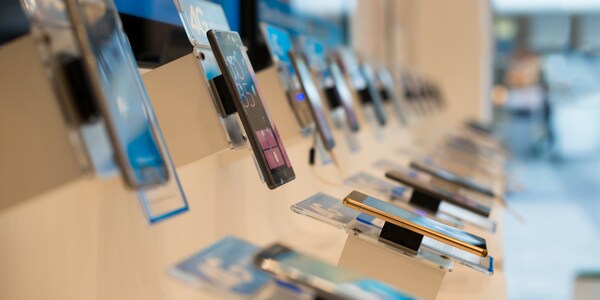 India's smartphone sales hit $10 bn in Apr-June; Vivo surges past Apple ...