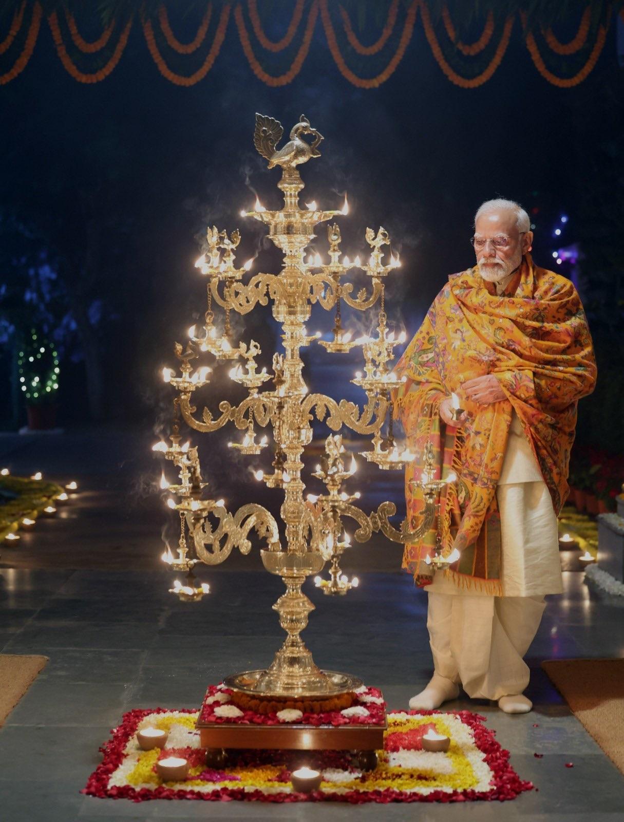 PM Modi lights 'Ram Jyoti' after 'Pran Pratishtha' ceremony of Ram ...