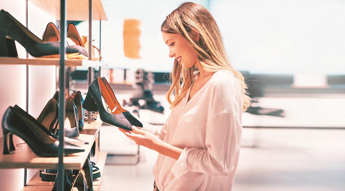Gen Z, millennials 'doom spending' to cope with economic uncertainty ...