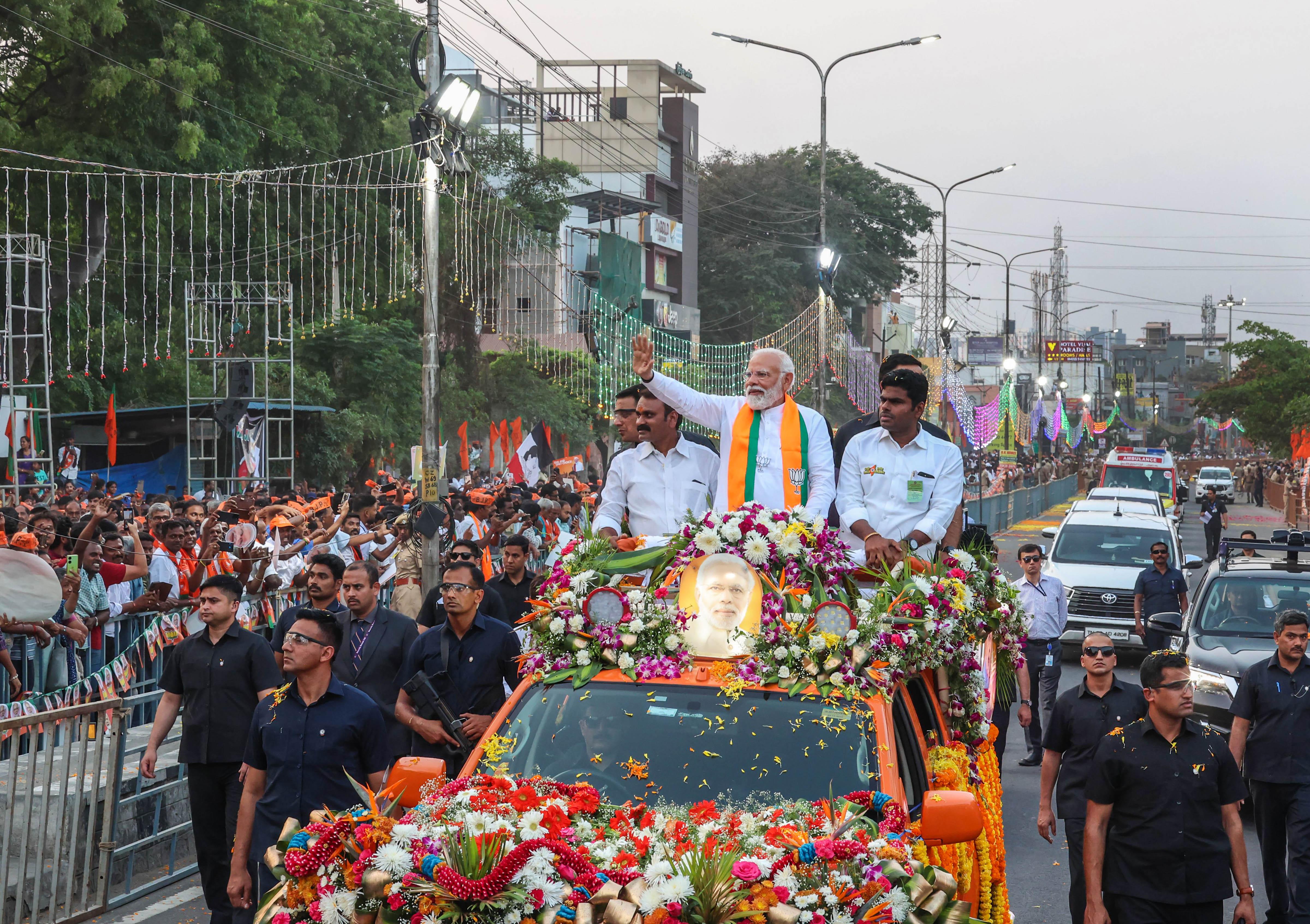 Lok Sabha polls: PM Modi holds roadshow in Palakkad in bid to boost support | Lok Sabha ...