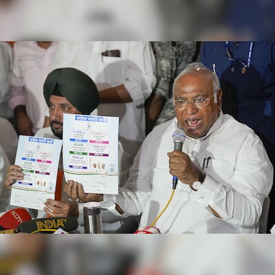 'Modi ki guarantee' unsuccessful, does not reach people: Mallikarjun Kharge | Lok Sabha ...