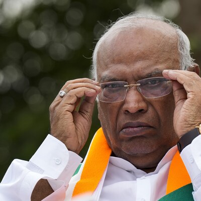 Democracy will end if 'Modi-Shah sarkar' comes back to power: Kharge | Lok Sabha Elections News ...
