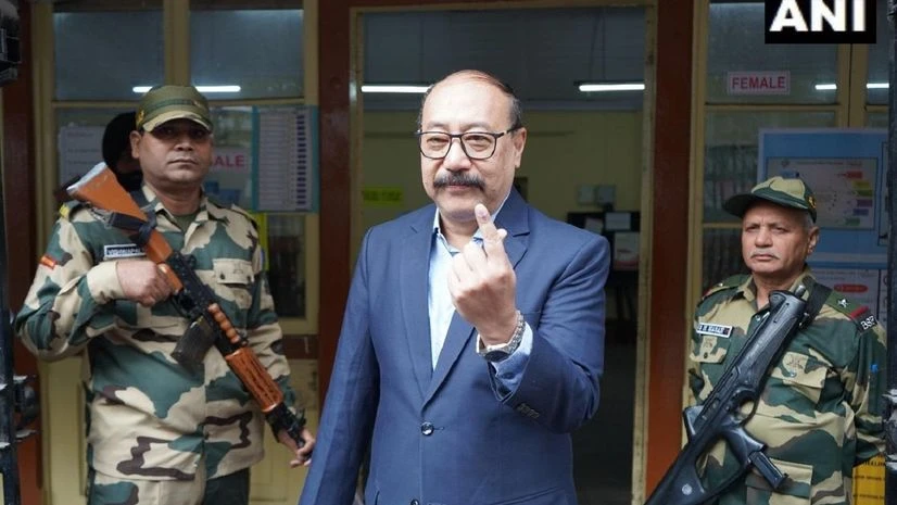 LS Polls 2024: Ex-Foreign Secy Harsh Vardhan Shringla votes in ... LS Polls 2024: Ex-Foreign Secy Harsh Vardhan Shringla votes in ...