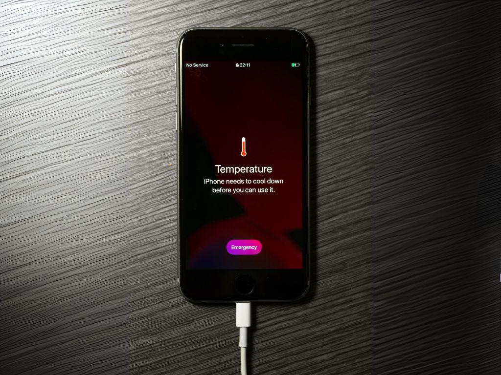 Heatwaves: How-to keep your smartphone cool during sizzling summer days ...