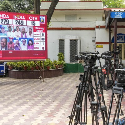 With the final extension, SC tells AAP to vacate its office by August ...