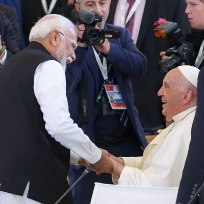 G7 summit PM Modi meets Pope Francis invites him to visit India | World ...