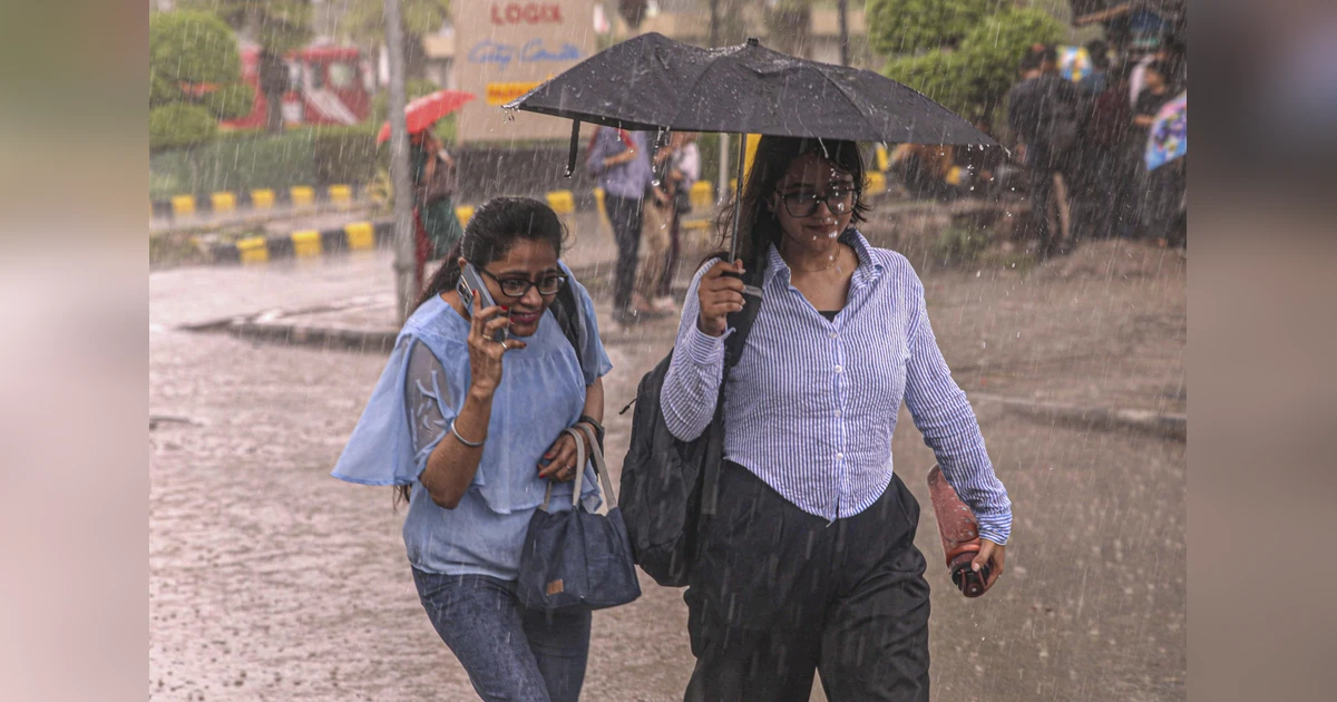 Red alert for extremely heavy rain in 4-6 Himachal districts till Tuesday | India News ...