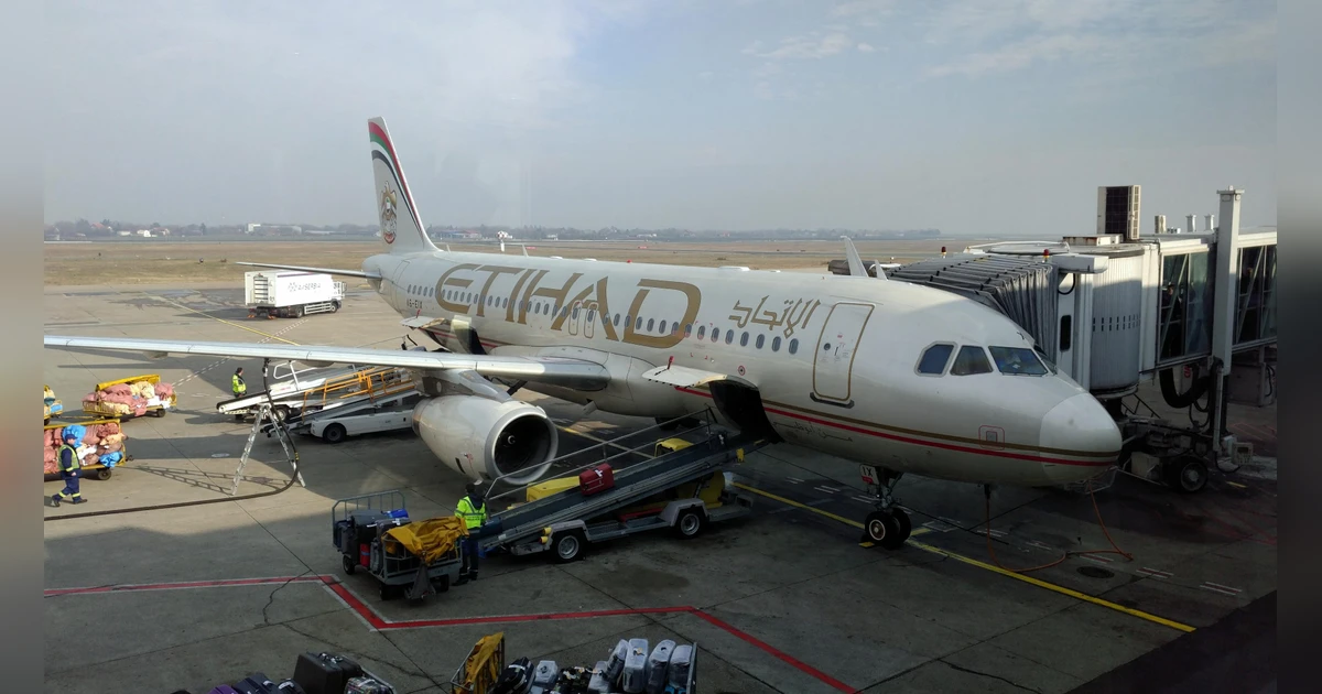 Etihad advises Boeing 787 pilots to 'exercise caution' with fuel ...