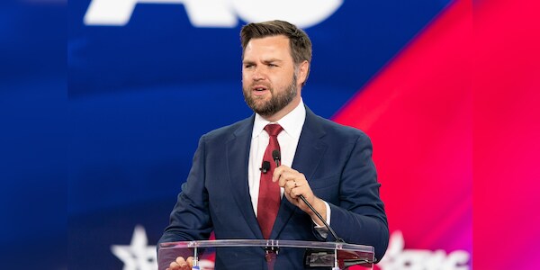 'Stupid campaign speech': JD Vance-Johnson talk on Biden caught on hot ...