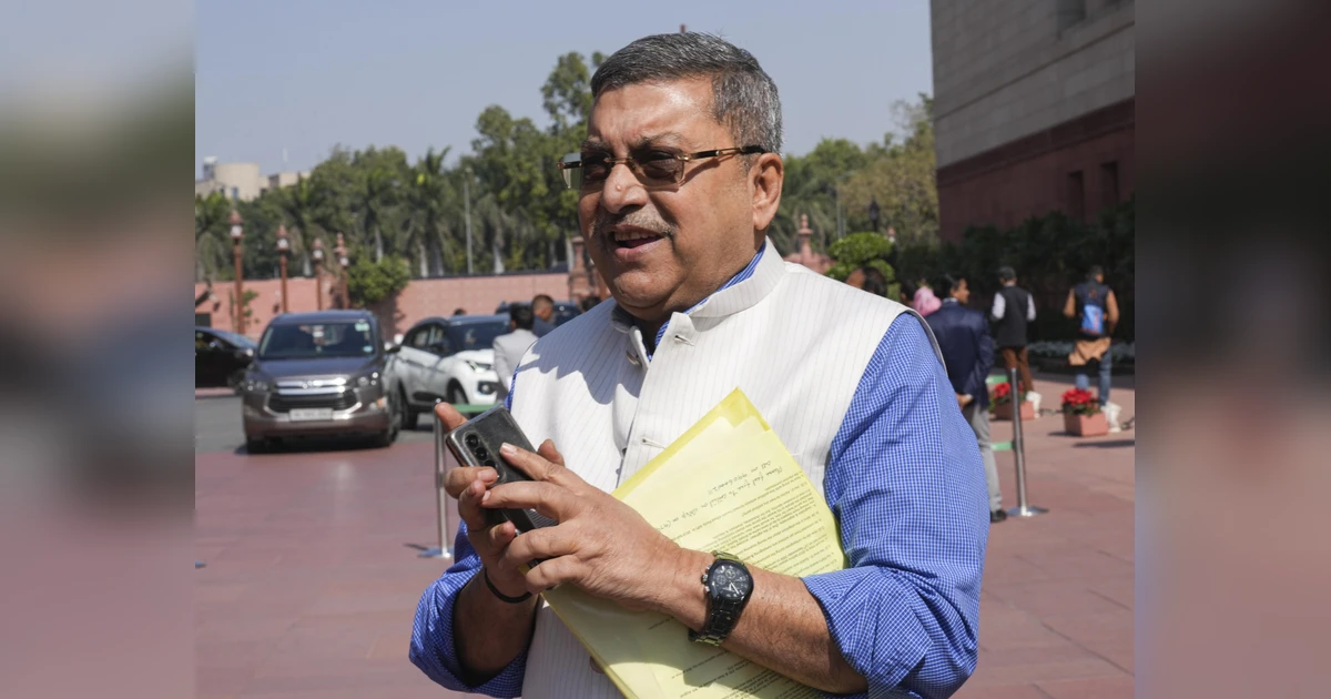 TMC's Kalyan Banerjee quits as LS chief whip amid row with Mahua Moitra | Politics News ...