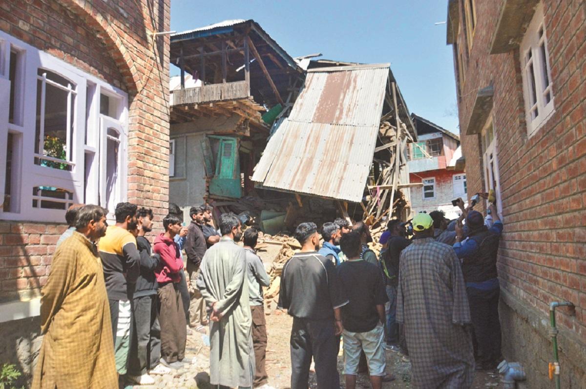 Pahalgam terror attack: Pak army opens fire along LoC, India retaliates ...