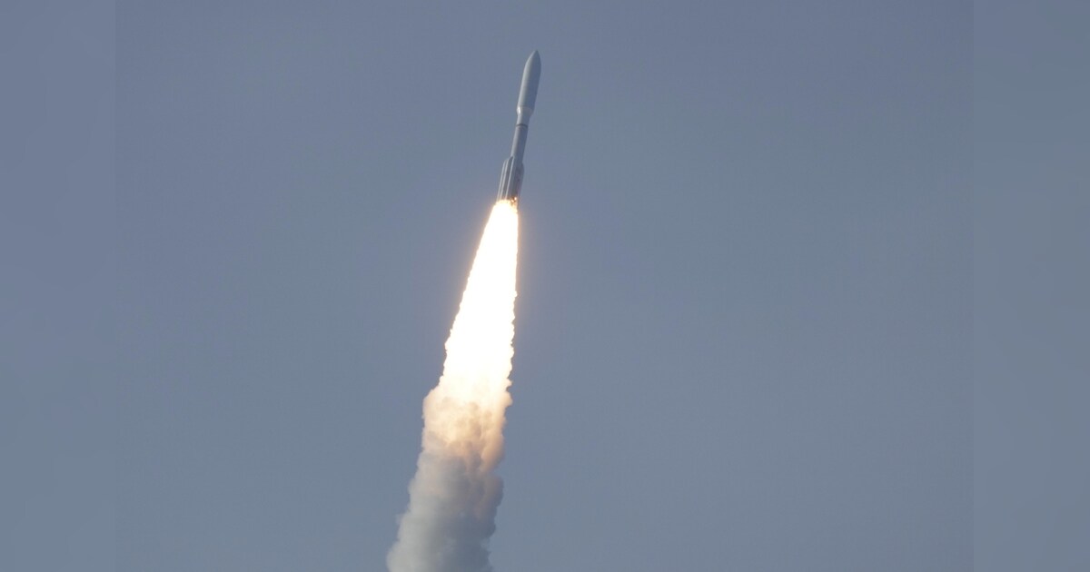 Defence shares extend rally; GRSE, BEML, BDL gain up to 5% in weak market | Markets News ...