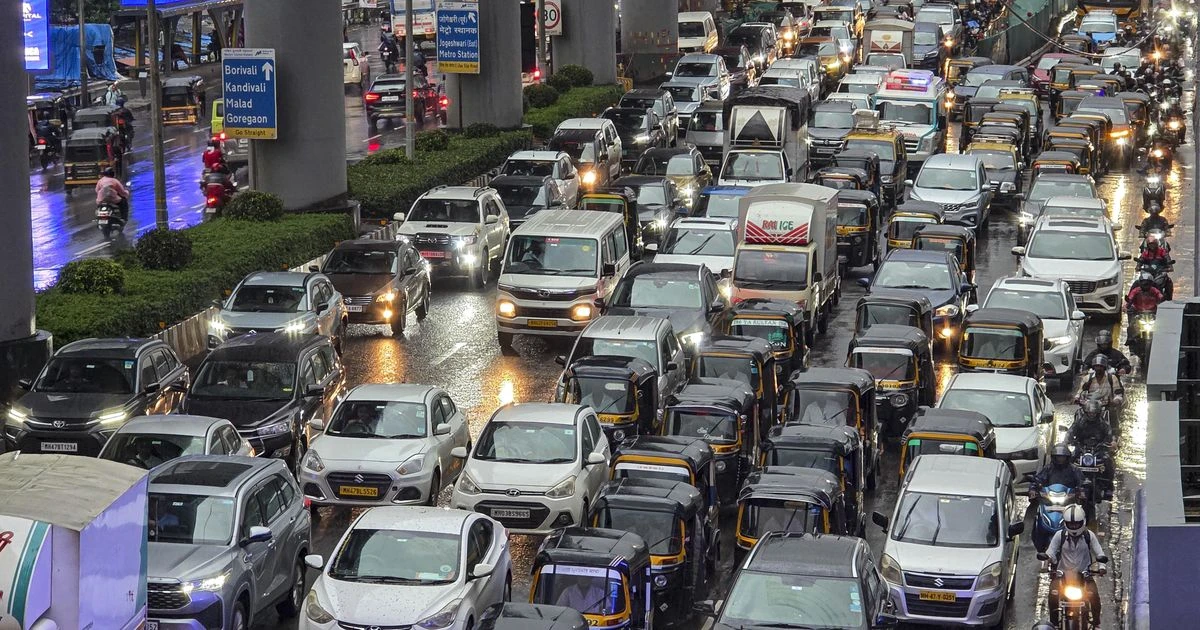 Maratha quota stir: Protesters crowd CSMT, disrupt traffic in south ...