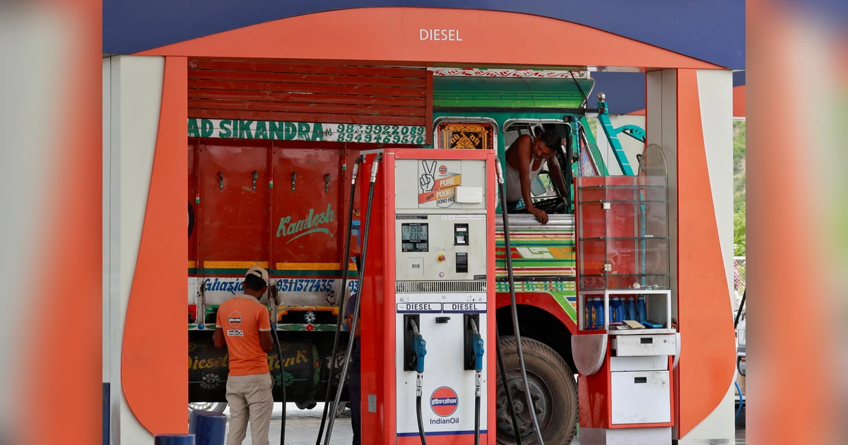 Maruti signs MoU with IOCL to set up service stations at fuel outlets ...