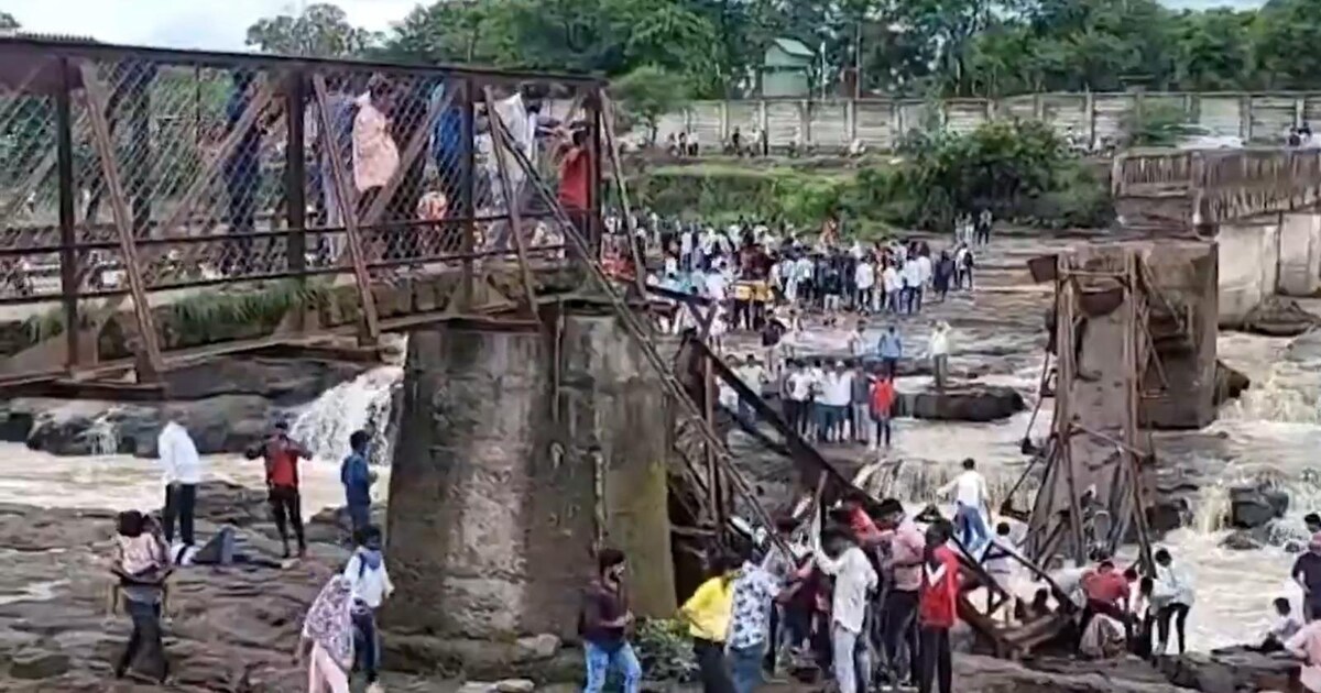 Collector declared Indrayani river bridge as unsafe, says Fadnavis ...