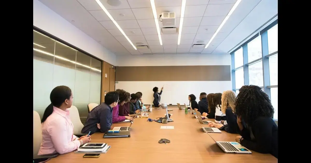 44% of employees say longer work hours hurt health, balance: Report ...