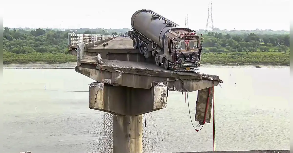 Gujarat bridge collapse: Toll rises to 18, four engineers suspended | India News - Business Standard