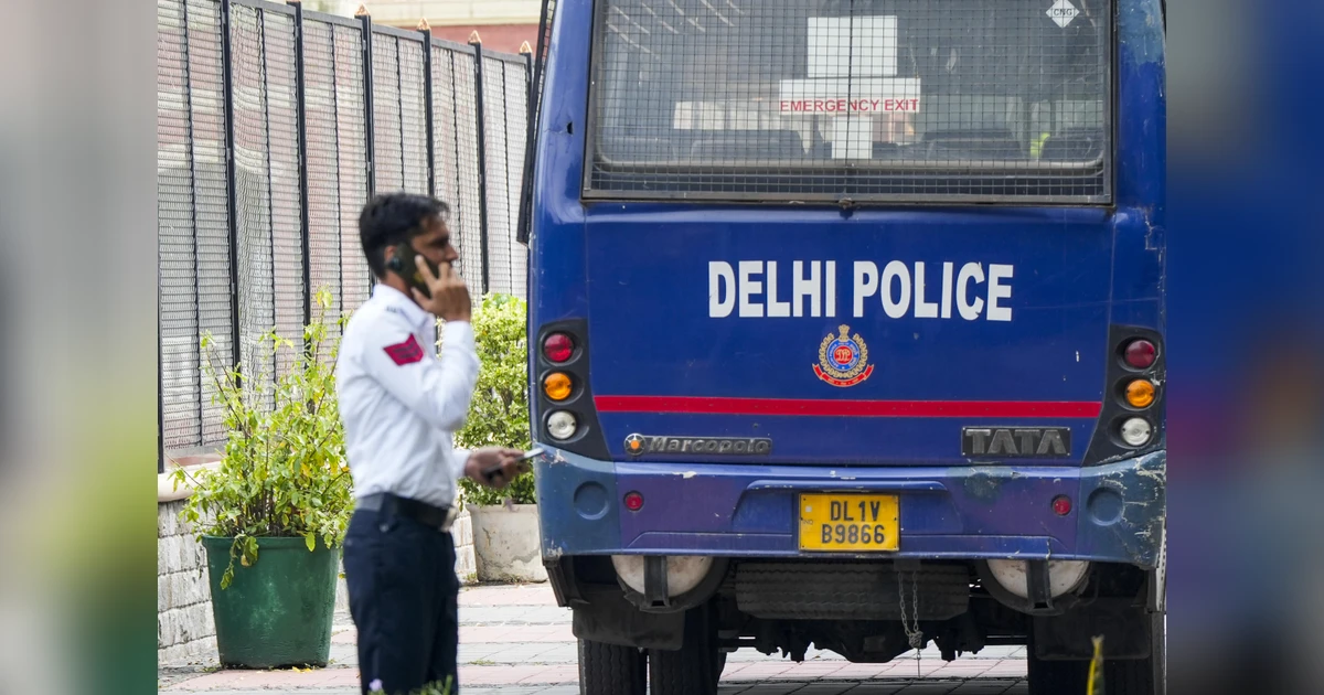 Over 45 schools in Delhi receive bomb threat emails; panic among students | India News ...