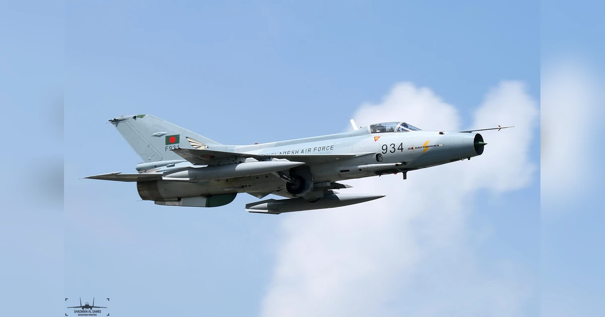 B'desh Air Force jet crashes into school in Dhaka; 19 dead, 164 injured | World News - Business ...