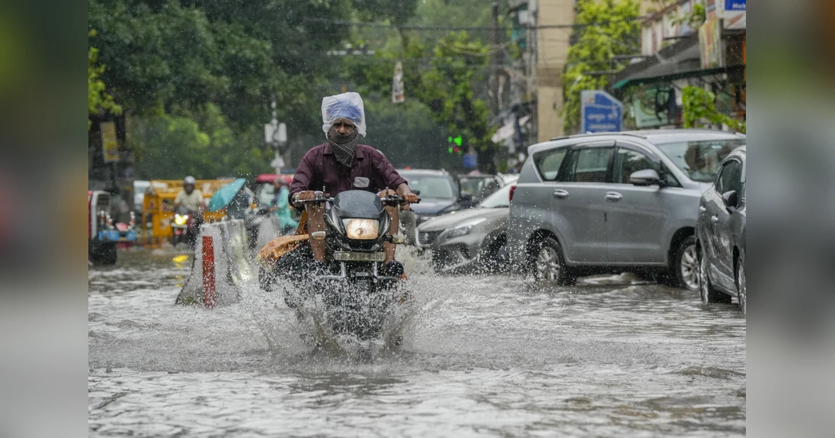 Delhi wakes up to heavy rains; waterlogging, traffic jams across NCR | India News - Business ...