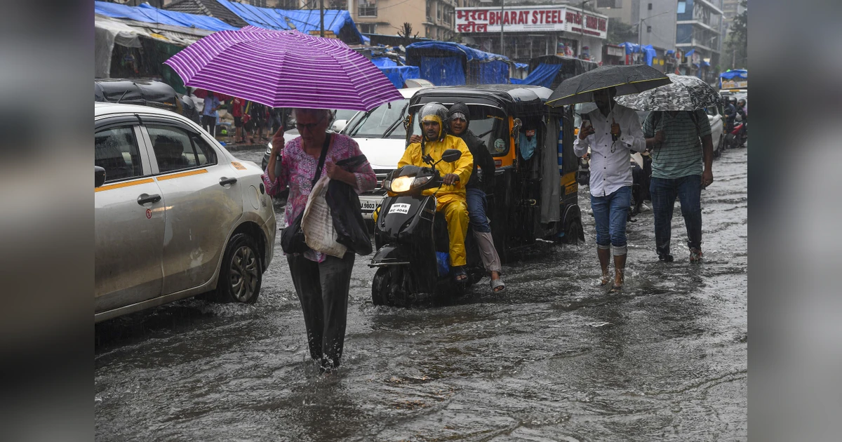 Mumbai rains: Red alert issued, schools shut, waterlogging disrupts traffic | India News ...