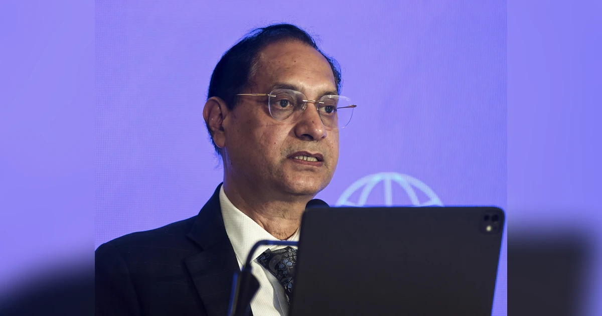 Sebi chief urges banks to boost compliance to curb insider trading ...