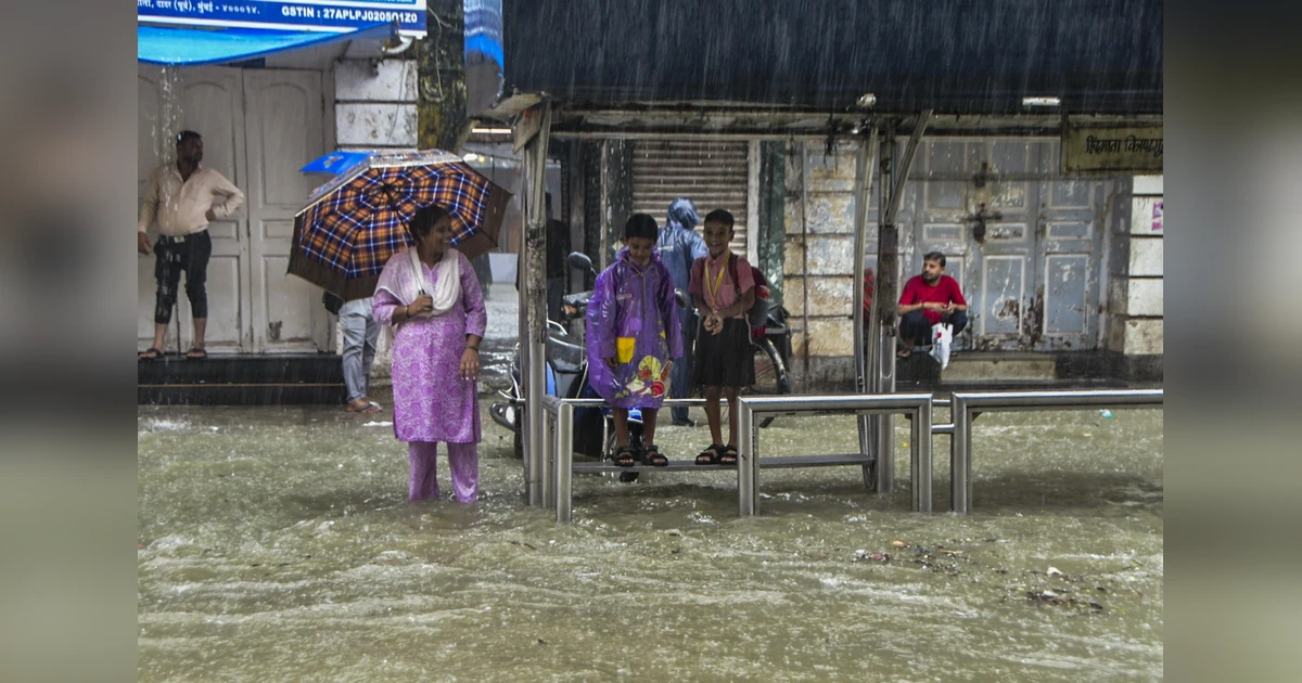 Amid heavy rains, Mumbai's Vihar lake overflows; 6th to be filled to ...