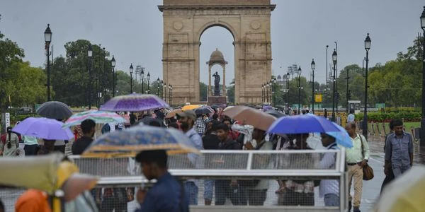 Heavy rain lashes Delhi-NCR, offers respite from hot, humid weather | India News - Business Standard