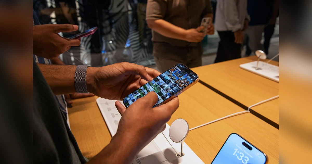 Govt gives smartphone makers 90 days to preload govt cyber security app ...