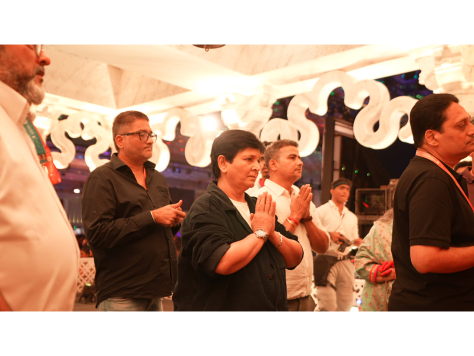 Falguni Pathak Unveils First Look of India's Biggest Outlet Mall at Jio ...