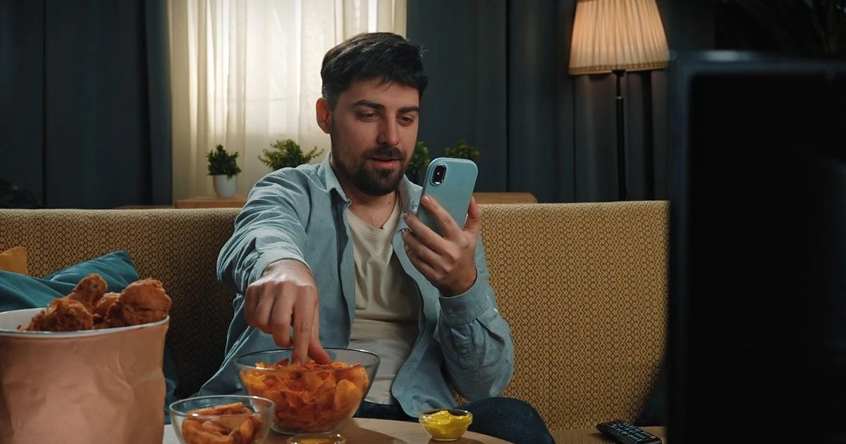 30,000 brain scans show junk foods alter brain regions that regulate ...