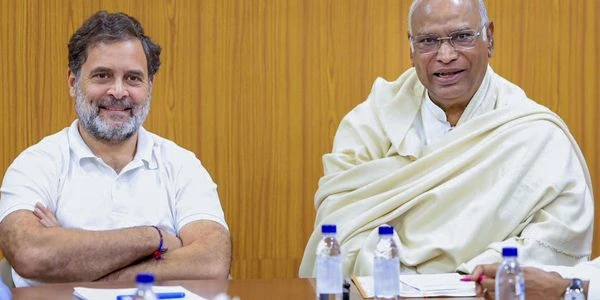 Congress Foundation Day: Kharge, Rahul Gandhi attend flag hoisting ...