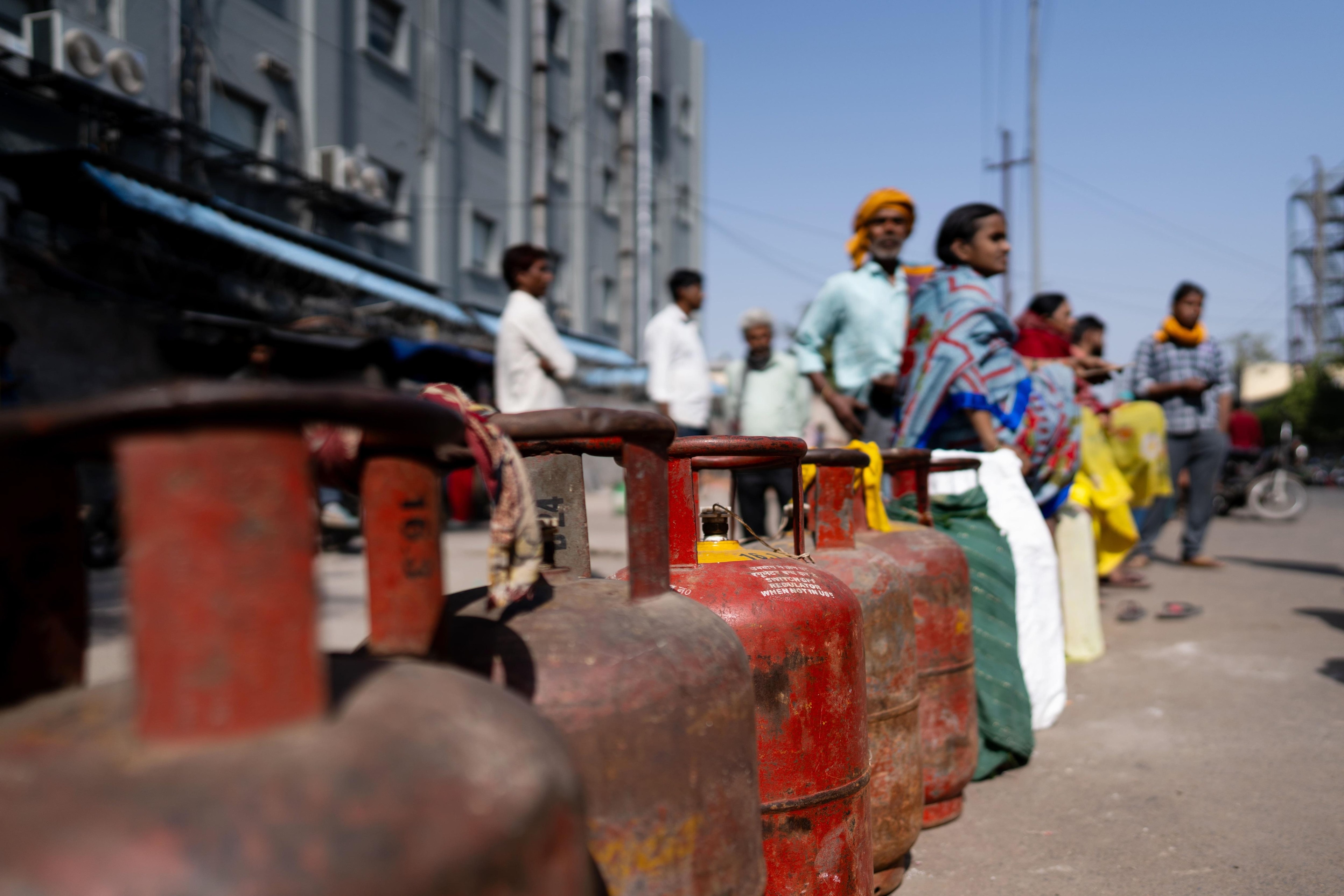 Relief for migrant workers as govt doubles daily limit of 5kg LPG ...