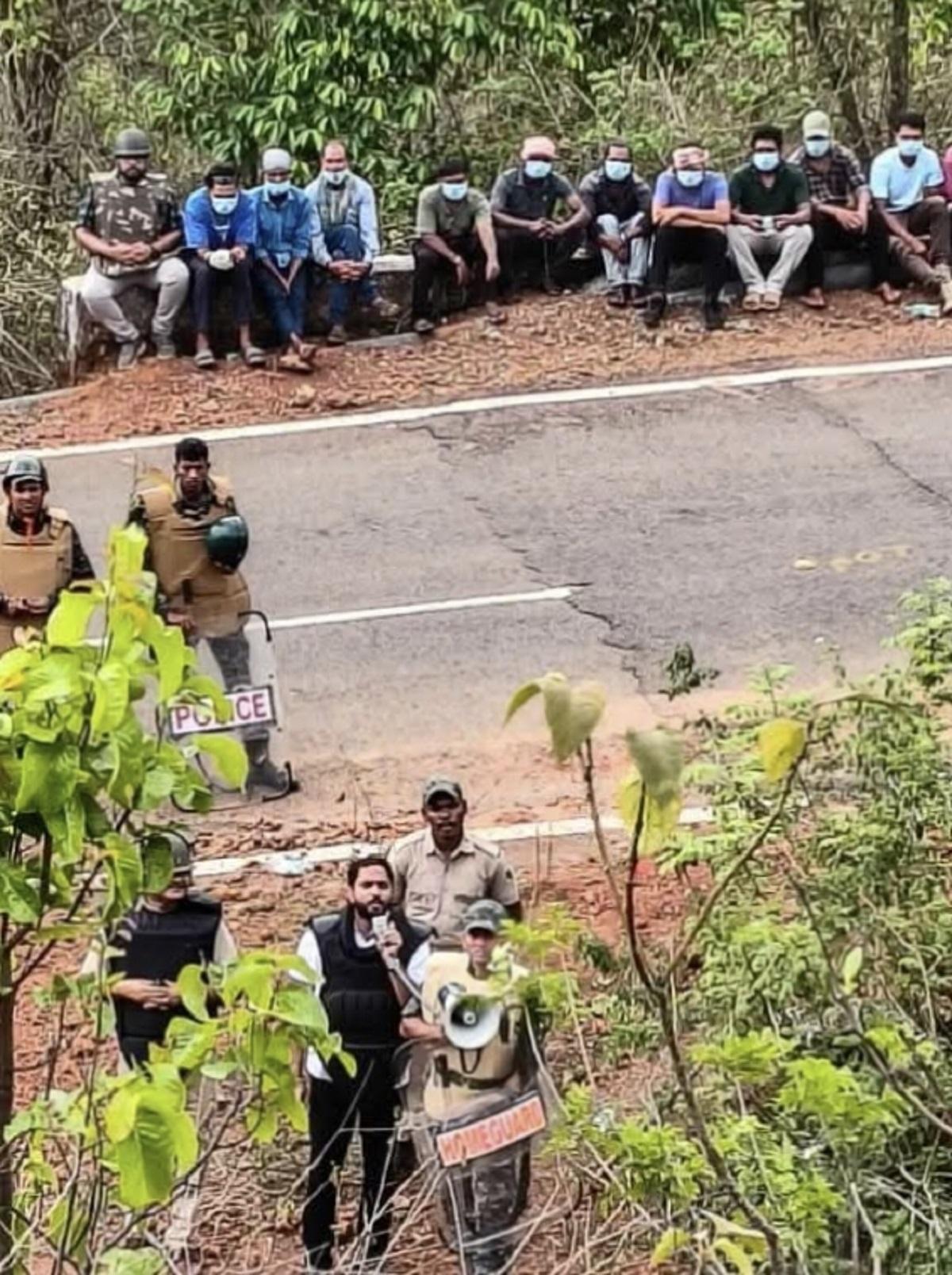 Over 30 police injured in Odisha clash over Sijimali bauxite mine road ...