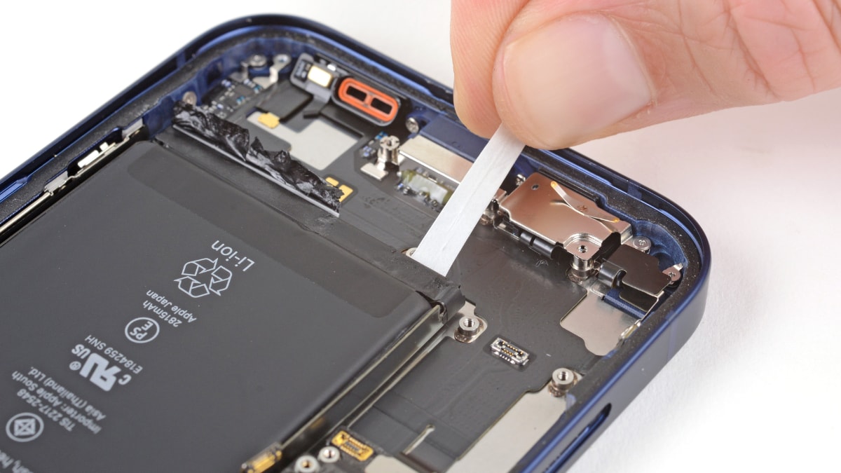 EU Battery Regulation: This EU rule may let you replace your phone ...