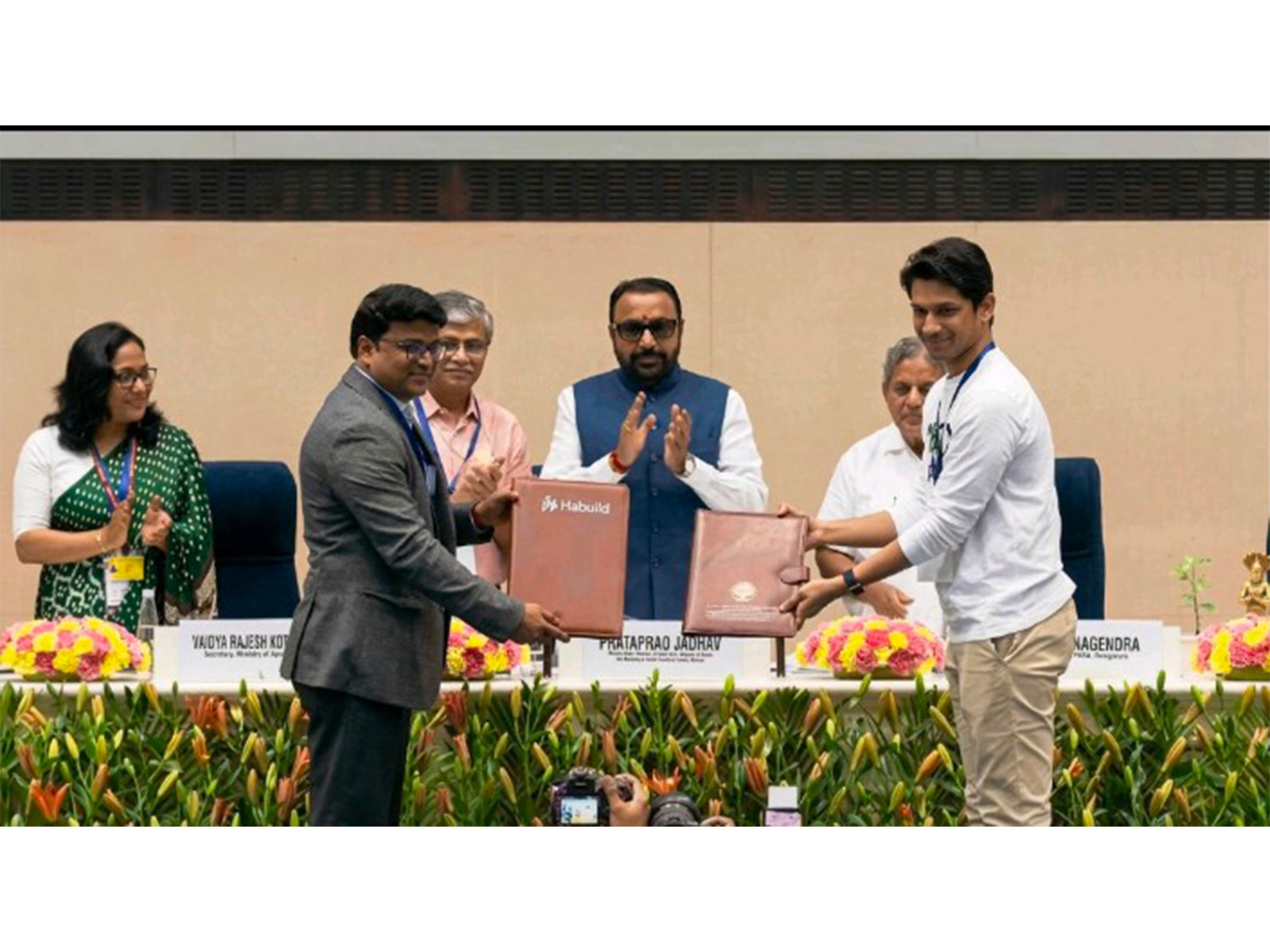 4 Lakh Indians are Building Yoga as a Daily Habit, Now Backed by MDNIY ...