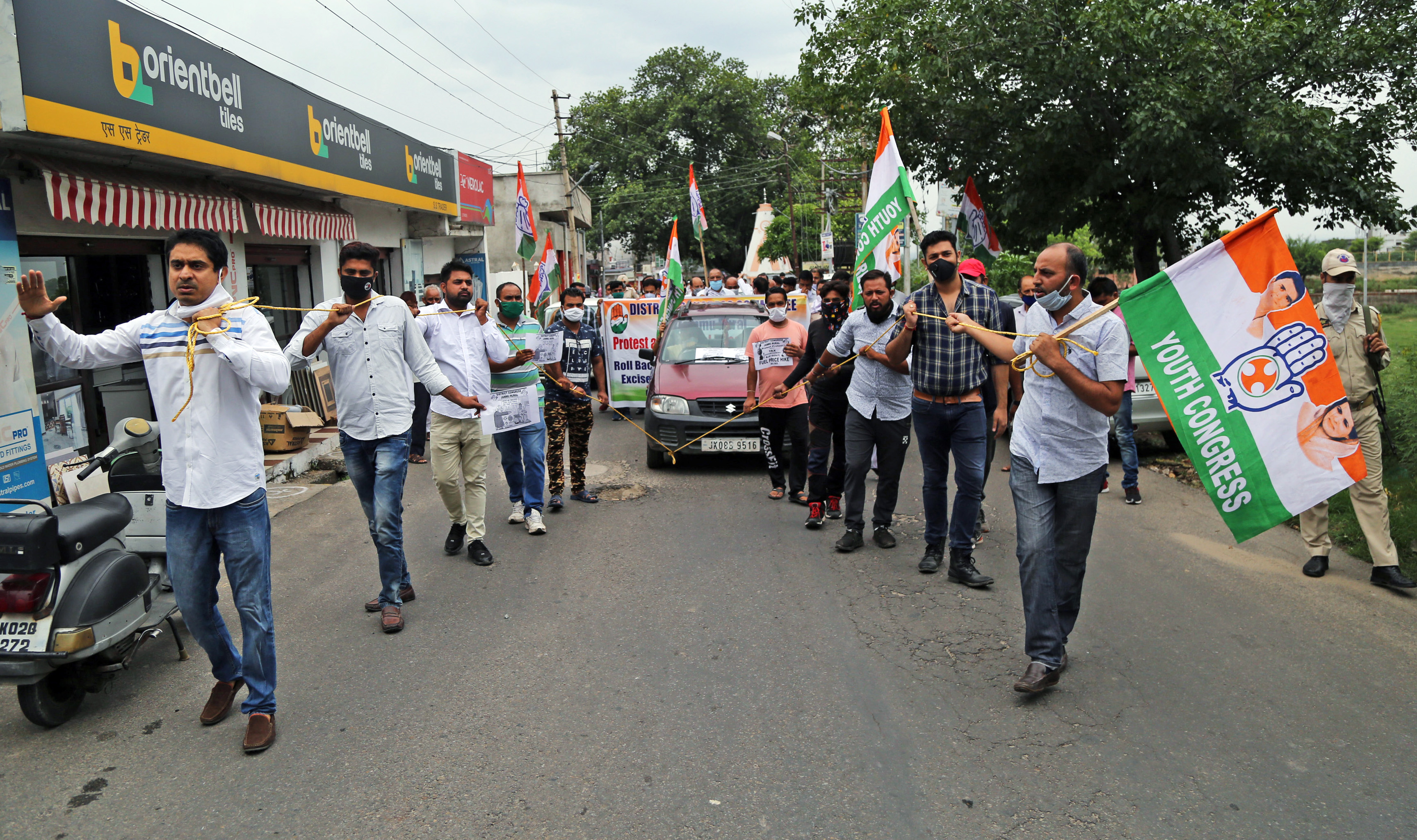 Lockdown norms go for toss in Congress rally against fuel price rise ...